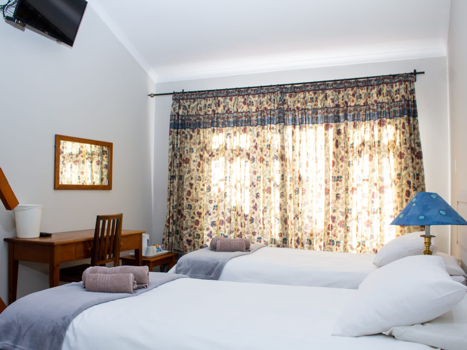 Twin Rooms - Baron's Palace